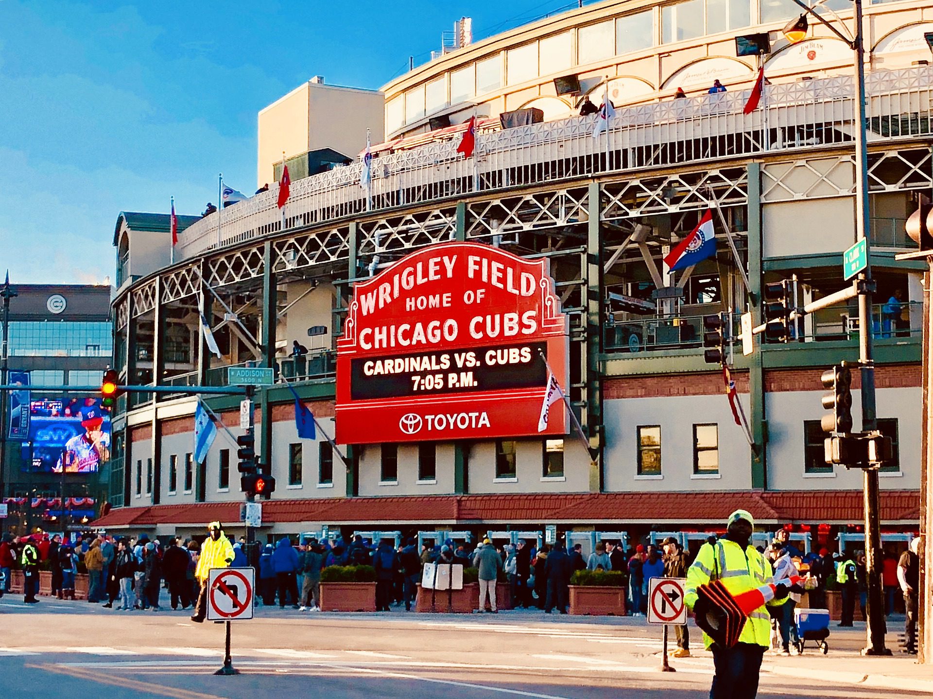 Best Neighborhoods for Chicago Sports Fans to Live - Luxury Apartments ...