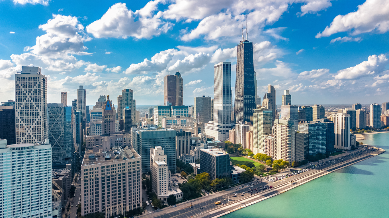 Moving from Texas to Chicago: Your Complete Relocation Guide - Luxury ...